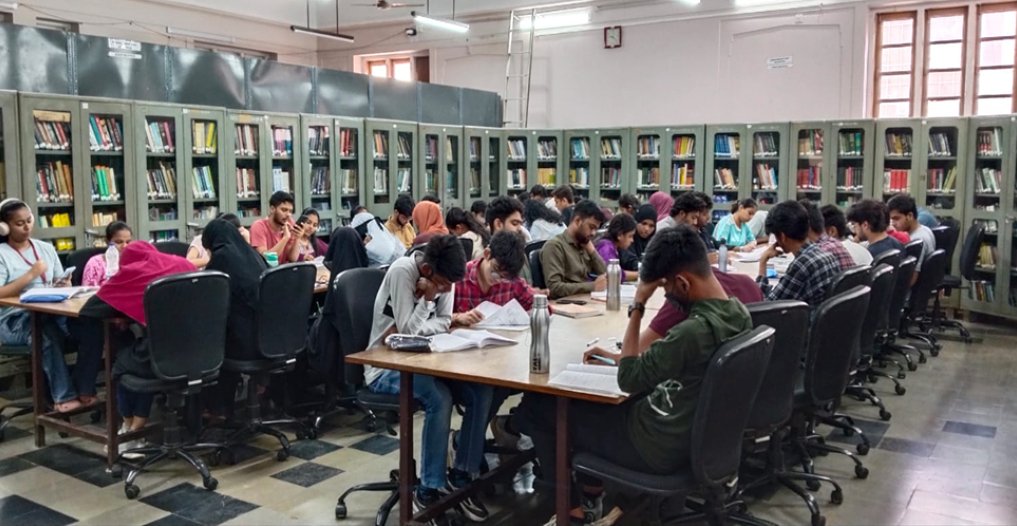 Central Library – M. H. Saboo Siddik College of Engineering
